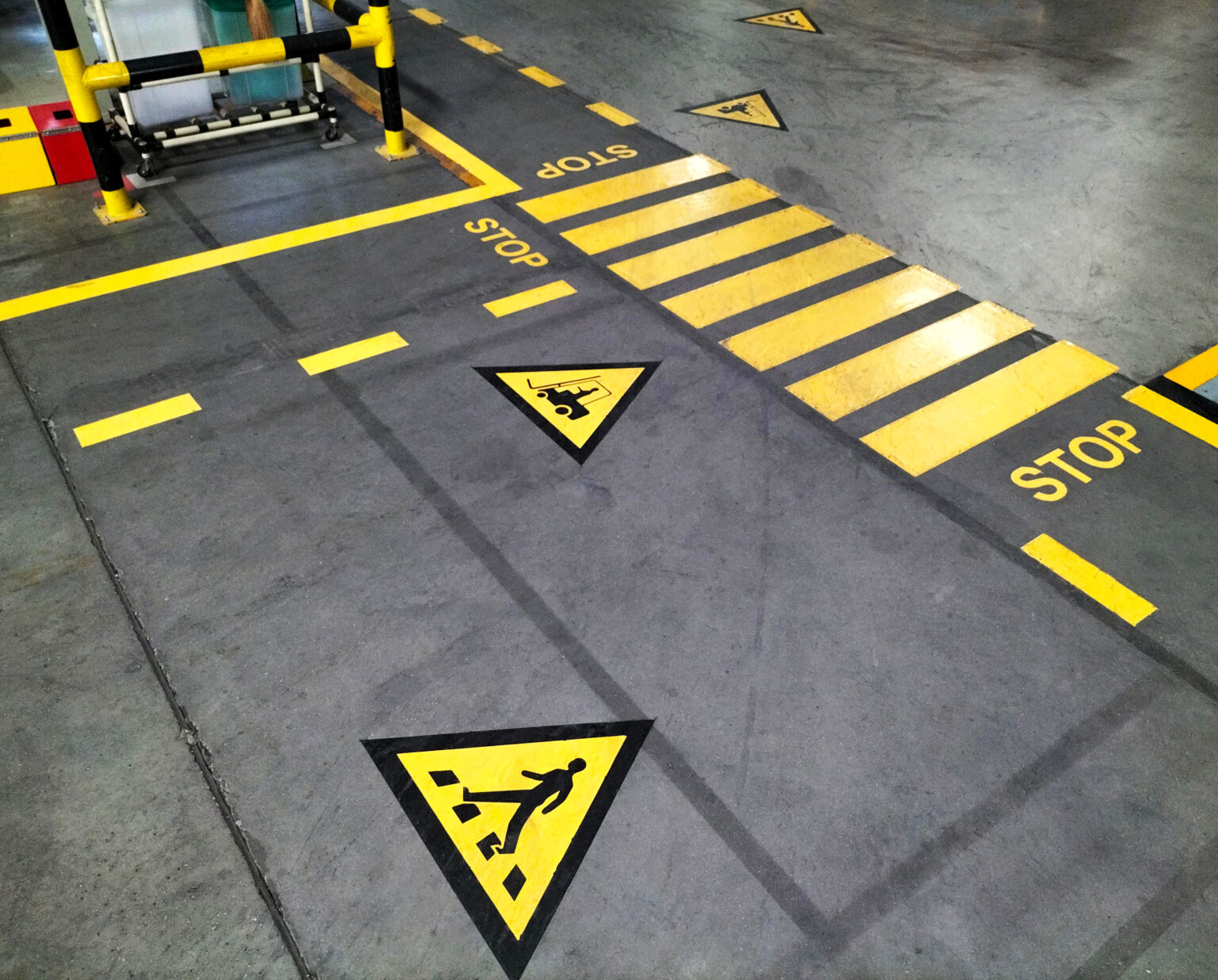 Industrial Safety Line Marking QLD: Factory Warehouse Car Park